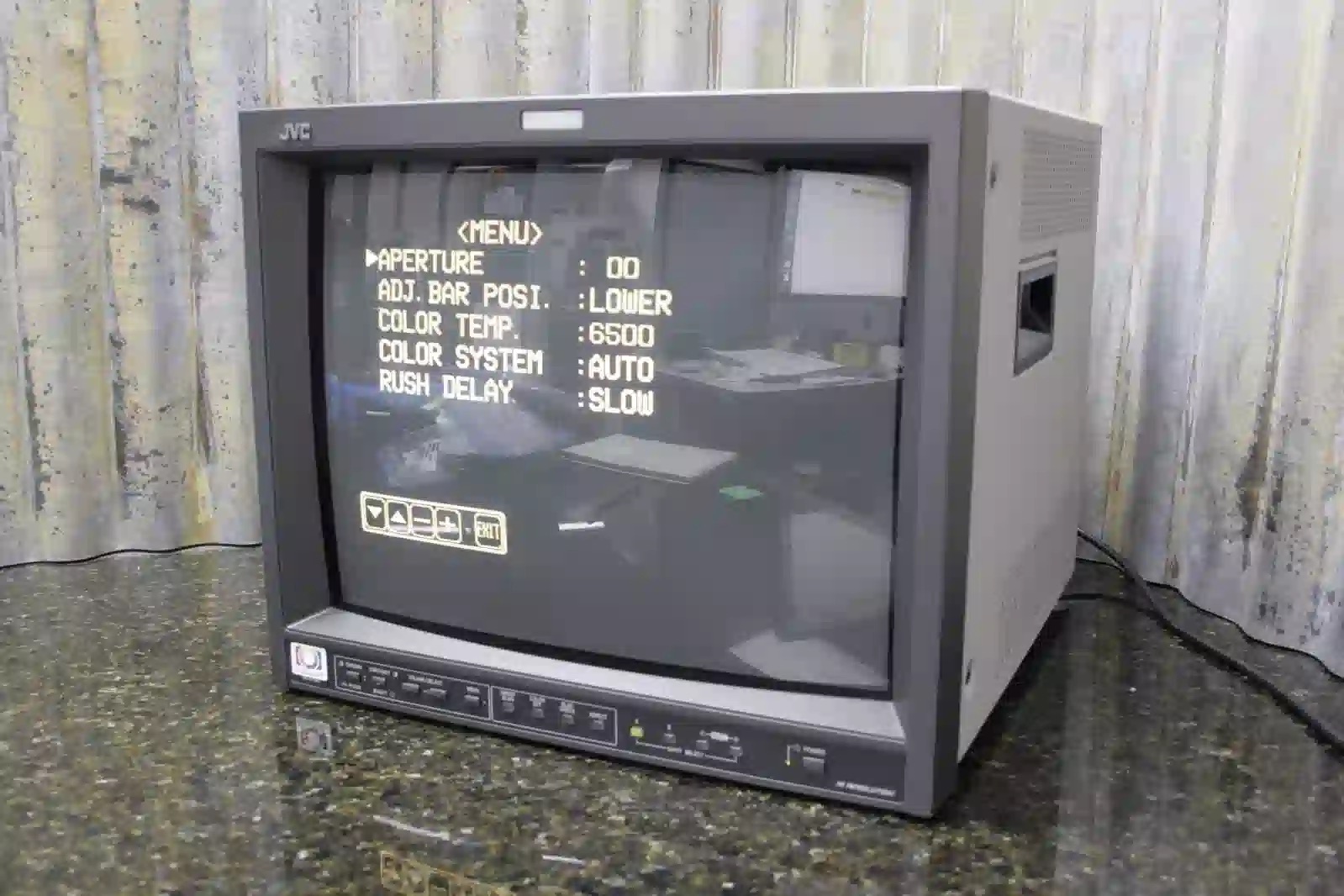 Tivi CRT là gì? Nguyên lý hoạt động và ưu nhược điểm của tivi CRT