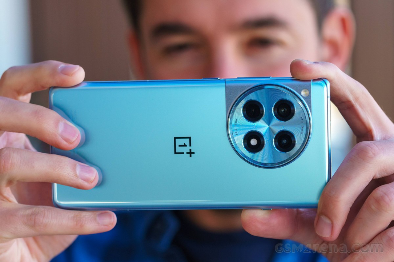 Cận cảnh OnePlus 12R: Phiên bản "lite" của OnePlus 12, Snapdragon 8 Gen ...