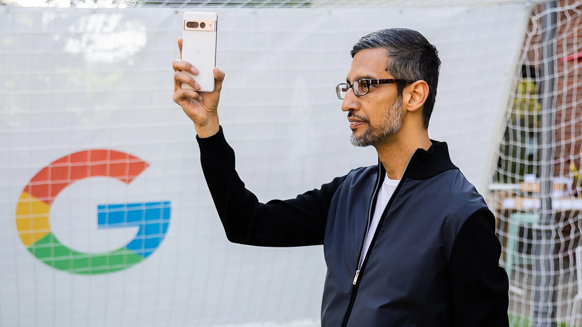 CEO Google khoe đang sử dụng 20 chiếc điện thoại cùng lúc